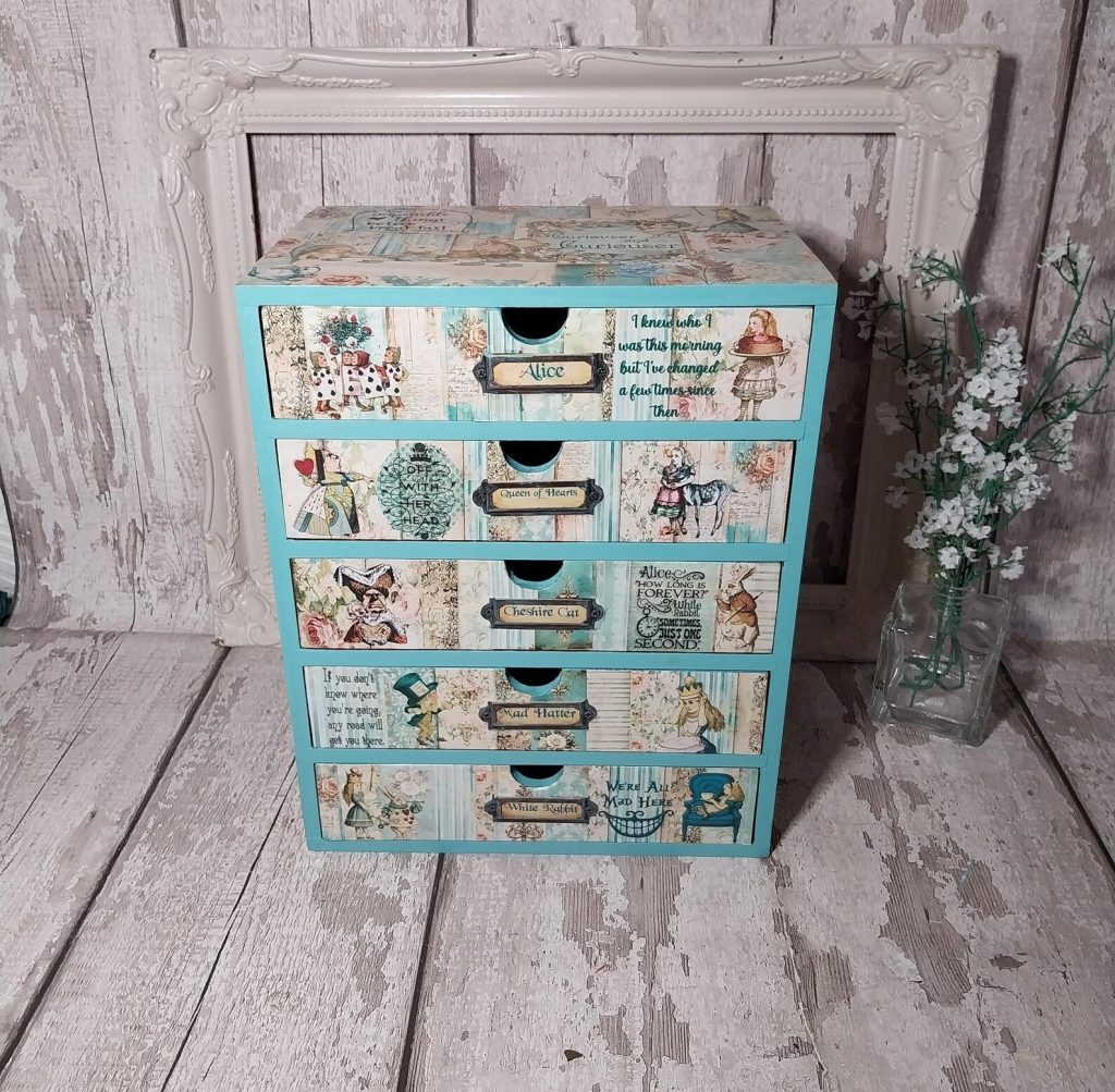 Alice in Wonderland mini wooden drawers. 5 draw chest with Mad hatter ...
