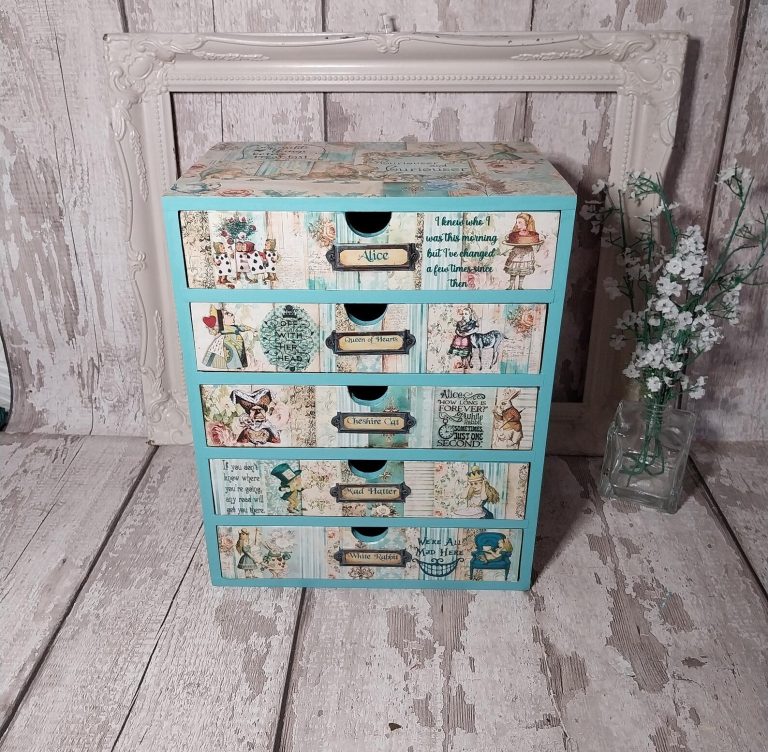 Alice in Wonderland mini wooden drawers. 5 draw chest with Mad hatter ...